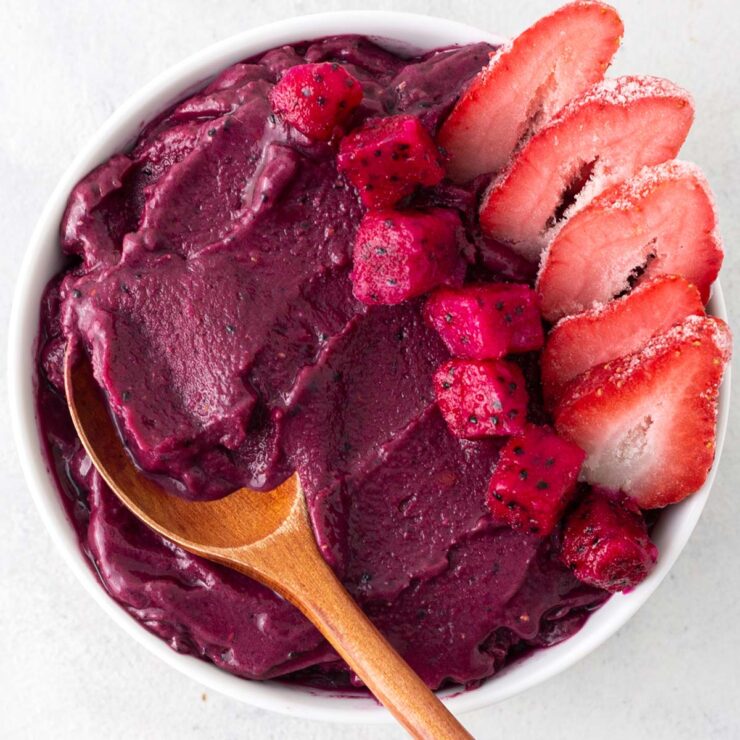 Dragon Fruit Acai Smoothie Bowl - Smoothies and Shakes