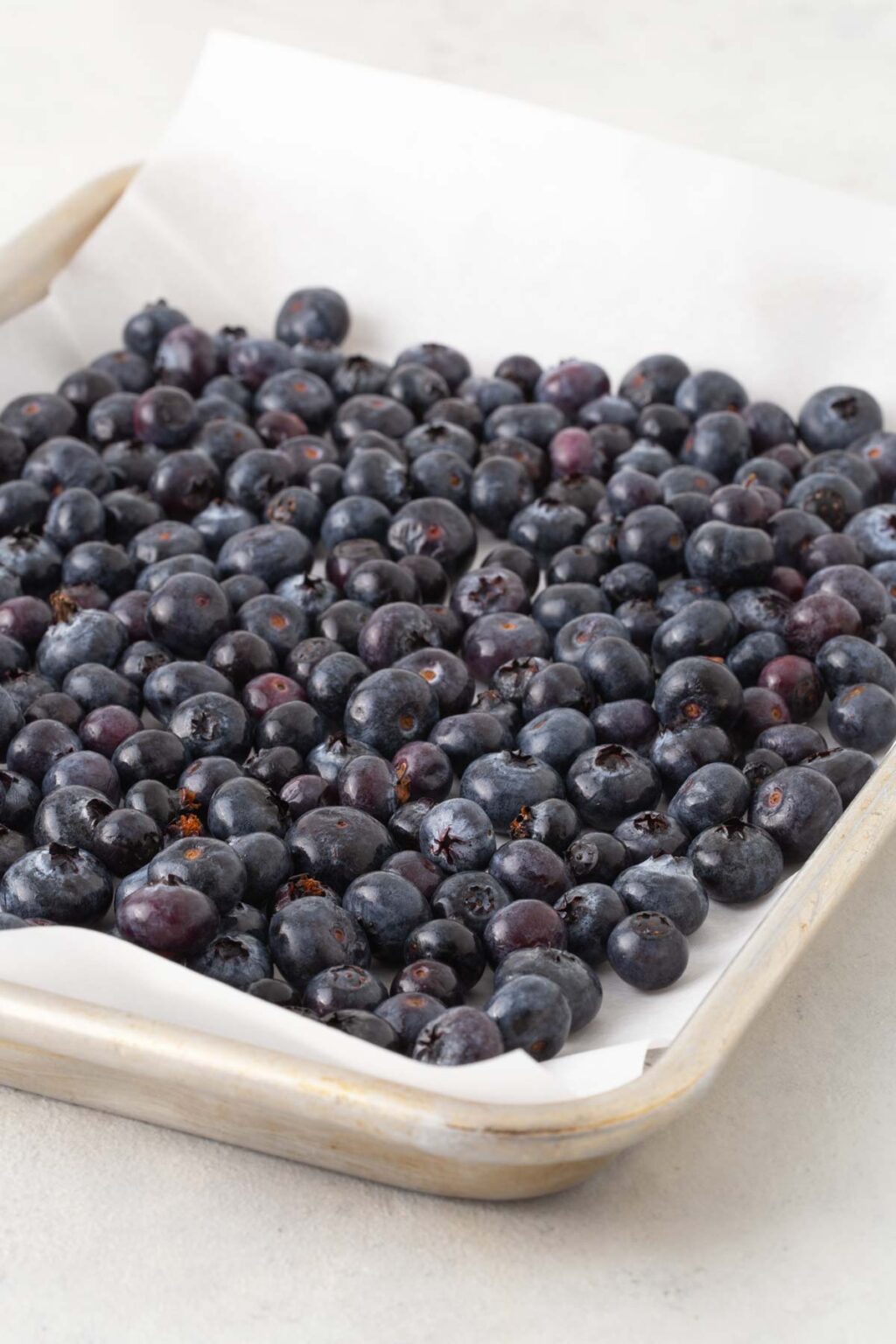 How to Freeze Blueberries Properly - Smoothies and Shakes